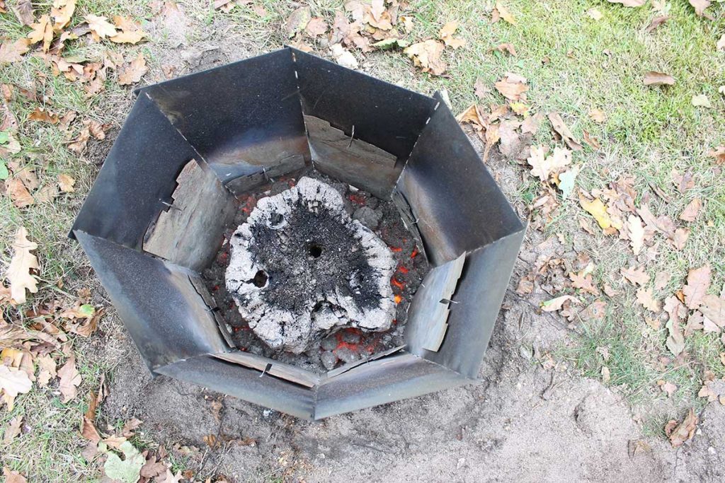 Elda upp stubbar enkelt med en stubbskorsten - Se video och bilder